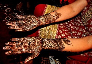 19 Stunning Pakistani Mehndi Designs for Hands and Feet – Easyday